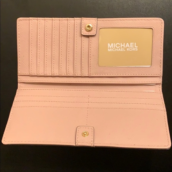 Michael Kors | Bags | New Micheal Kors Jet Set Travel Bifold Wallet ...